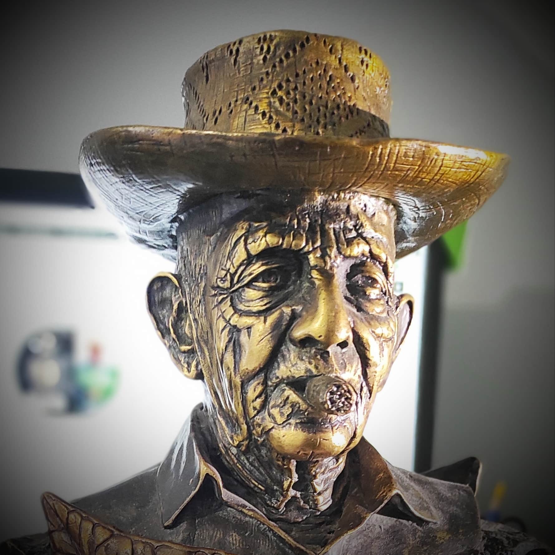 Bronze bust of Alejandro ROBAINA - Old Cigar Items